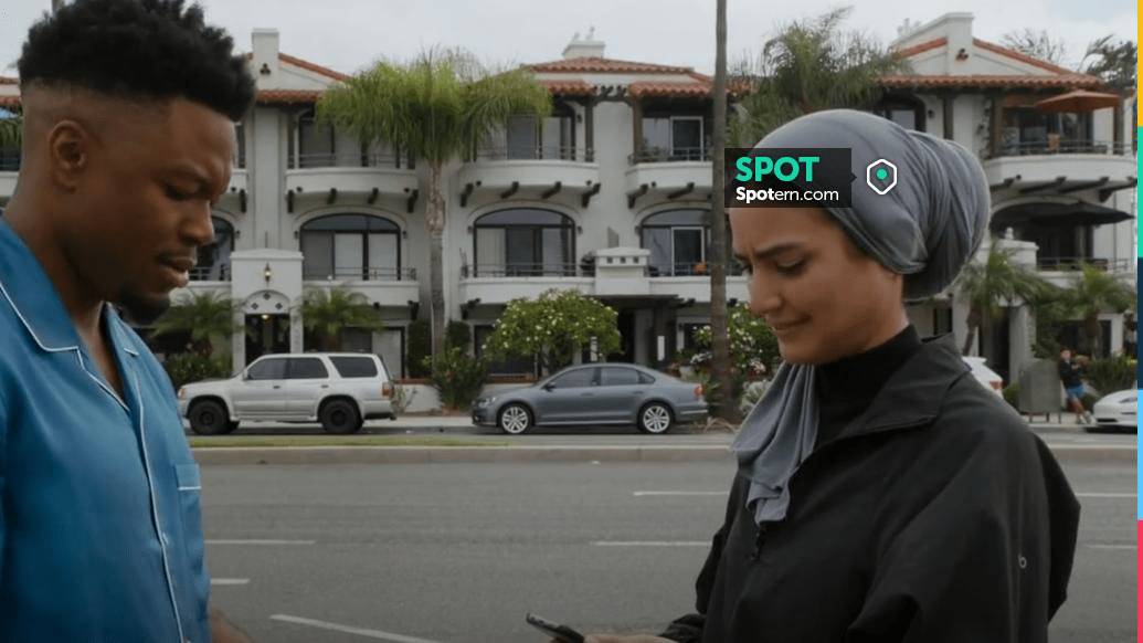 Wrapunzel Ex­tra Long T-Shirt Scarf worn by Special Agent Fatima Namazi ...