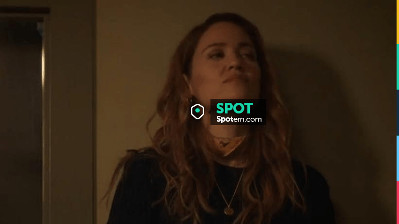 Madewell Chunky Small Hoop Earrings worn by Angie Polaski (Erika ...