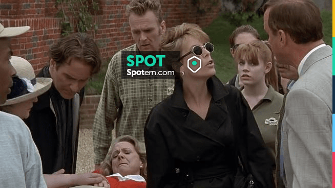 The sunglasses worn by Willa Weston (Jamie Lee Curtis) in Fierce ...