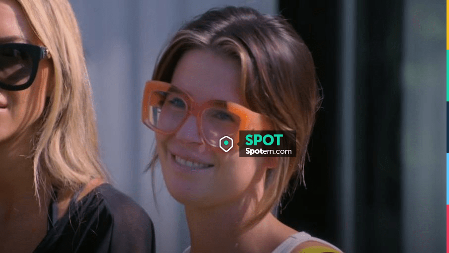 Valley Coltrane Sun­glass­es worn by Bella Johnson as seen in The ...