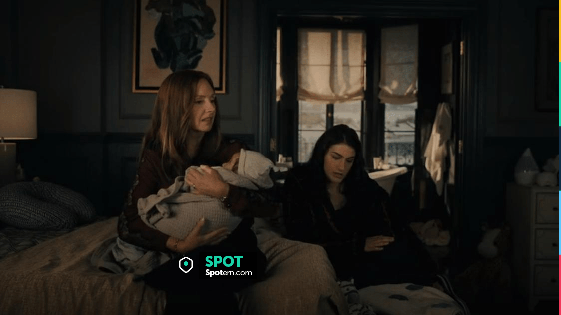 Mejuri Pa­per­clip Chain Charm Bracelet worn by Gina Baxter (Hope Davis ...