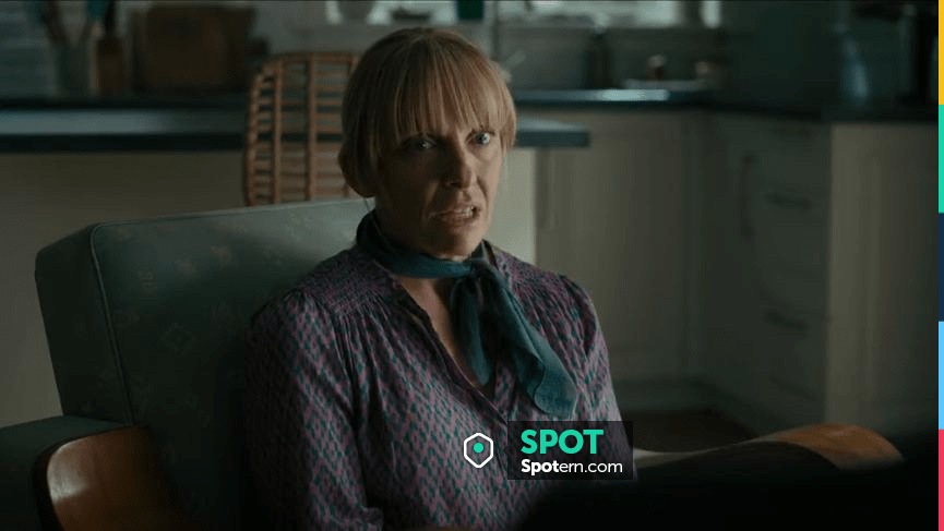 Xirena Ai­mi V-Neck Popover Top worn by Laura Oliver (Toni Collette) as ...