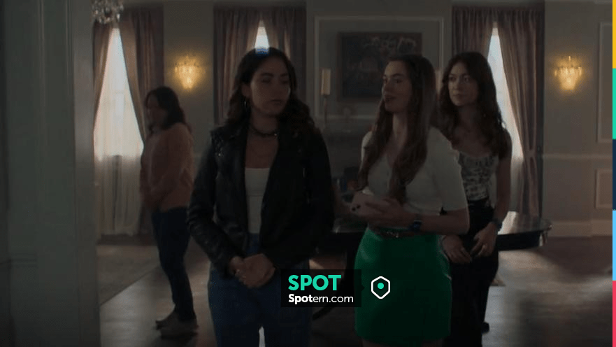 Babaton Vicinity Falda usada por Darcy Ayres (Megan Best) como se ve en ...