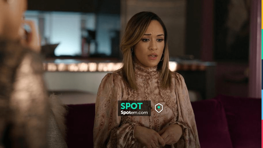 Alexis Rozalya Paisley Raisley Ruffle Midi Robe portée par Quinn Joseph ...