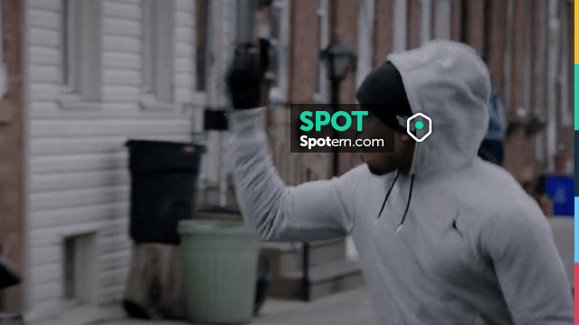 El gorro negro de la cara norte usado por Adonis Johnson (Michael B ...