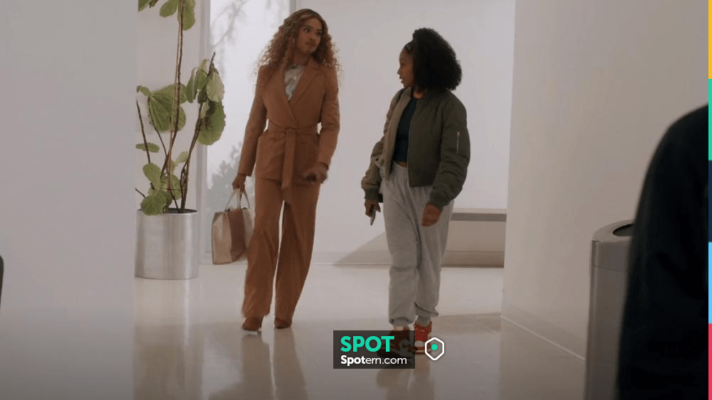 Nike Jordan 1 Retro High OG Starfish worn by Simone Hicks (Geffri Maya ...