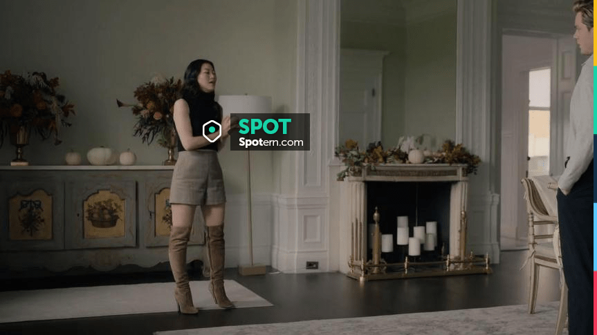 Alice + Olivia Darina Mock-Neck Engineered Crop Tank porté par Ingrid Yun (Arden Cho) comme vu ...