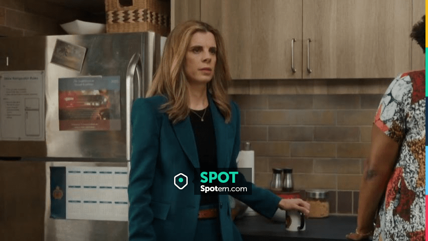 Zara Basic Blazer worn by Det. Samantha Wazowski (Meredith MacNeill) as ...