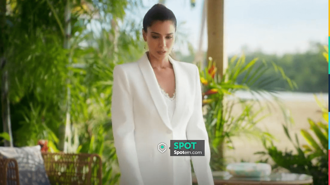 Emporio Armani En­vers Satin Shawl Col­lar Jack­et worn by Elena Roarke ...