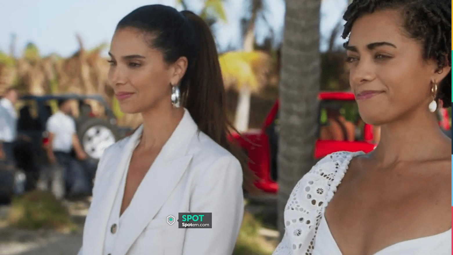 Bella Freud Cavalry Twill Saint James Veste portée par Elena Roarke ...