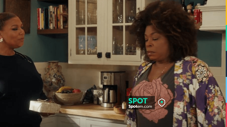 Girl Dangerous Rose Tee worn by Viola 'Vi' Marsette (Lorraine Toussaint ...