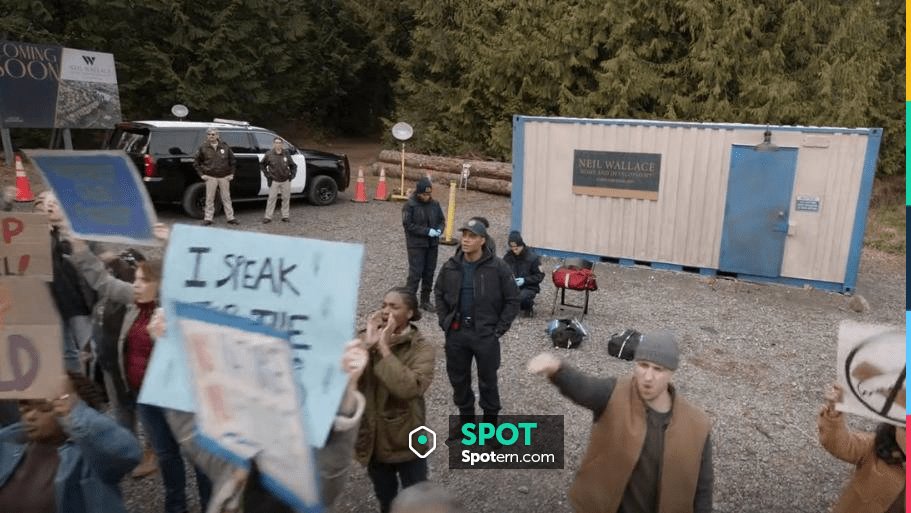 H&M Over­sized Quilt­ed Jack­et worn by Jordan as seen in Fire Country ...