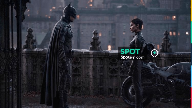 Selina Kyle's (Zoë Kravitz) black backpack in The Batman movie | Spotern