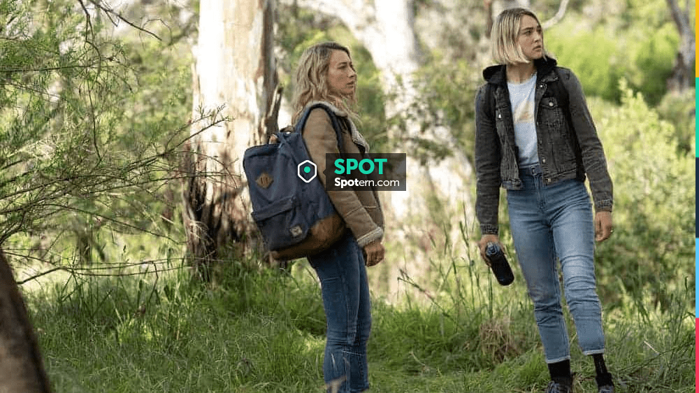 Herschel Heritage backpack in navy blue worn by Eve Harris (Natalie Zea ...
