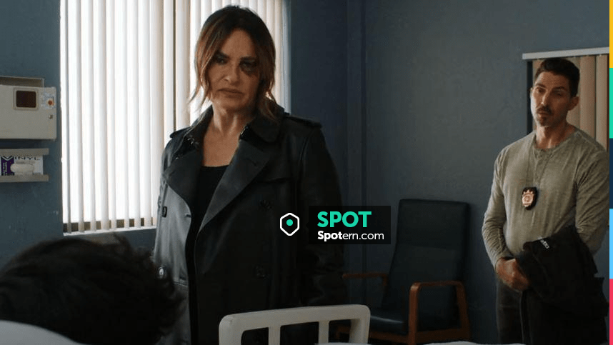 Burberry Leather Trench Coat worn by Detective Olivia Benson (Mariska ...