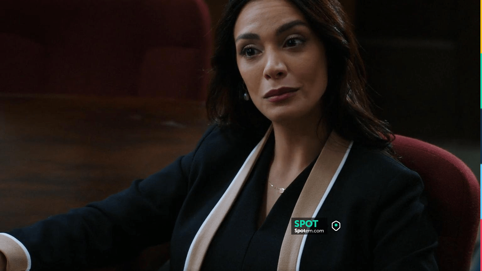 Hobbs London Hobbs Fatima Veste portée par Samantha Maroun (Odelya ...