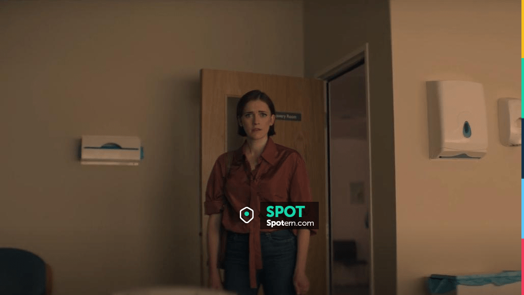 Chemise à manches longues Valentino portée par Kate Galvin (Charlotte ...