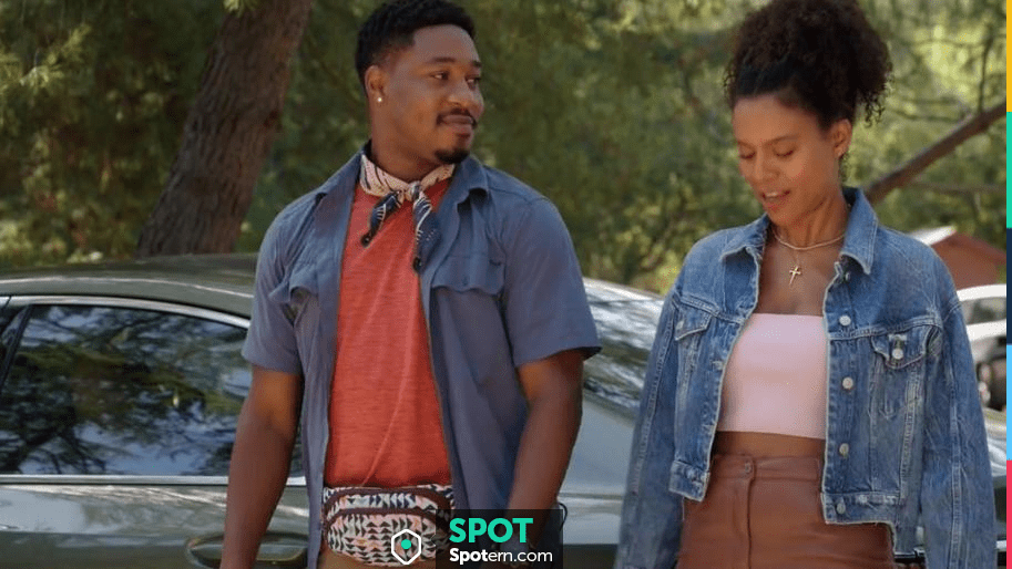 Kavu Spectator Fanny Pack usado por Anthony (Aaron Jennings) como se ve ...