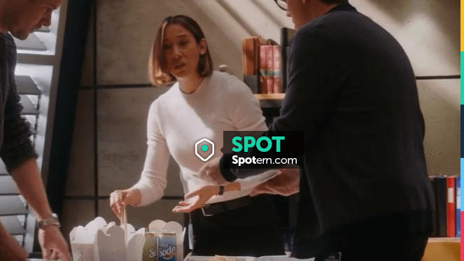 Suéter Babaton James usado por Sarah Truong (Mayko Nguyen) como se ve ...