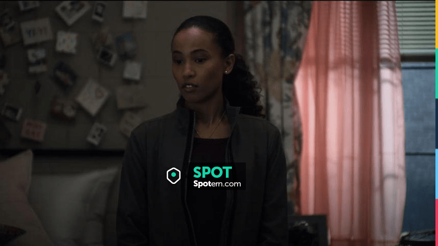 Lolë Highlands Gateway Tech Veste à col entonnoir portée par Chelsea ...