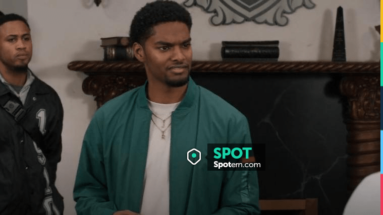 H&M Water-Repellent Running Jacket worn by Jessie 'JR' Raymond ...