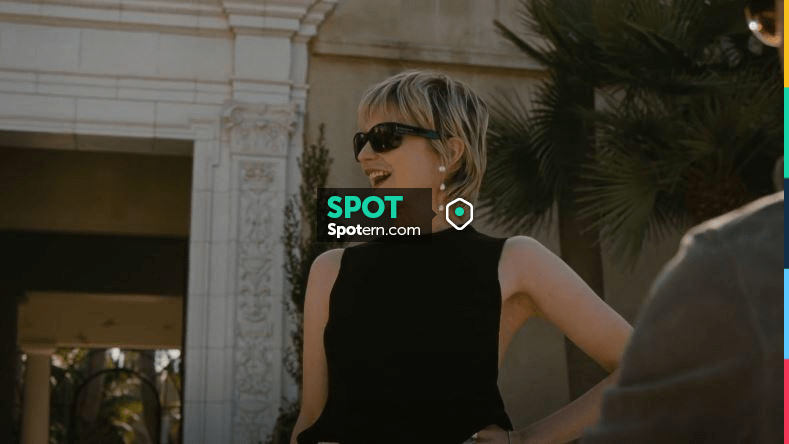 Sophie Buhai Pearl Ear­rings worn by Naomi Pierce (Annabelle Dexter ...