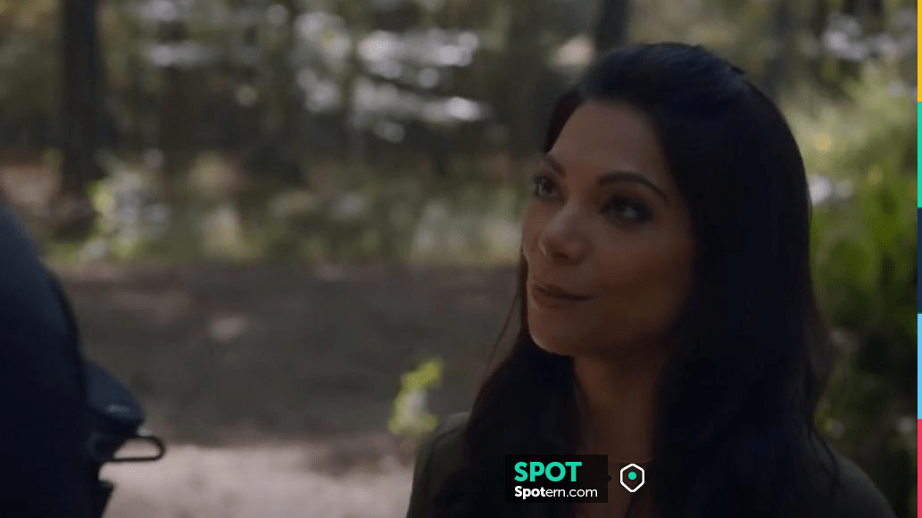 Kendra Scott Her­ring­bone Chain Neck­lace worn by Helen Tasker (Ginger ...