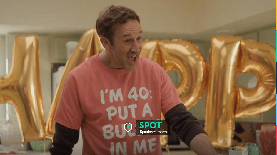 Sen Prints I'm 40 Put A Bul­let In Me Tee worn by Dusty (Chris O'Dowd ...