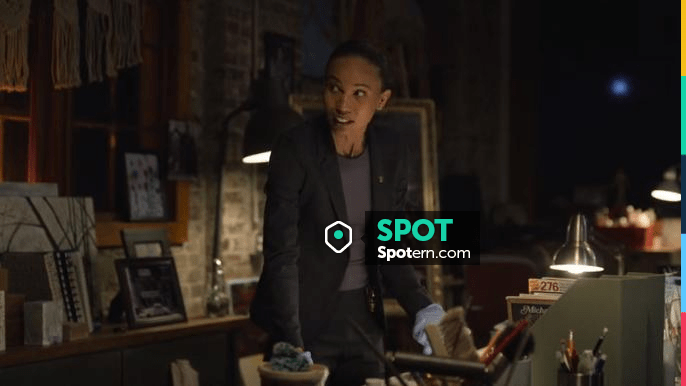 Theory Carissa Blazer worn by Chelsea Arrington (Fola Evans-Akingbola ...