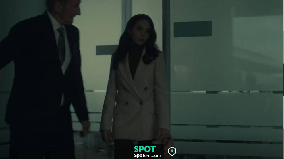 Bottega Veneta Mi­ni Jodie worn by Amanda Kinsella (Clare Dunne) as ...