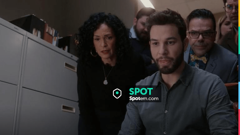 Ted Baker Dvana Pull porté par Francey (Rosa Arredondo) vu dans So Help ...