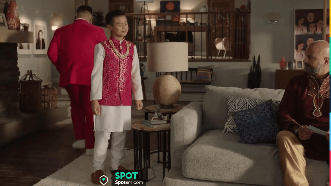 Chaussures Birkenstock Boston portées par Leo Pham (Roman Pesino) vues dans Run The Burbs ...