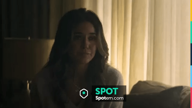 Gorjana Lu­na Neck­lace worn by Lana Lang Cushing (Emmanuelle Chriqui ...