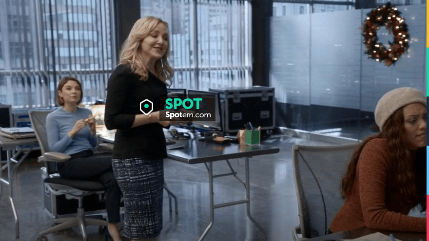 Roland Mouret Mayfly Top usado por Isabella Colón (Yara Martínez) como ...