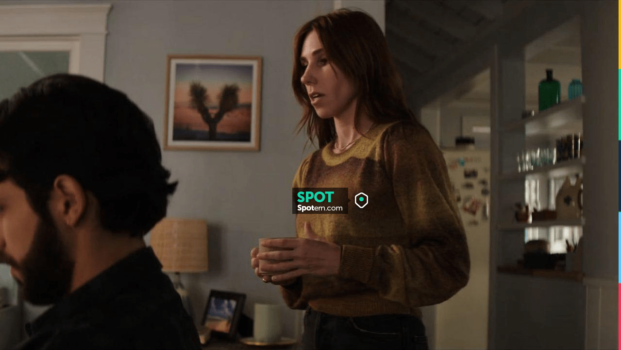 Suéter Rodebjer Tahra usado por Annie Mouradian (Zosia Mamet) como se ...