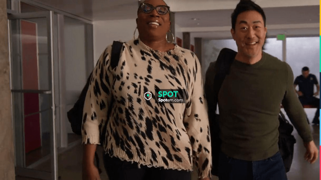 R13 Cheetah Oversized Crew Neck Sweater worn by Henrietta 'Hen' Wilson ...