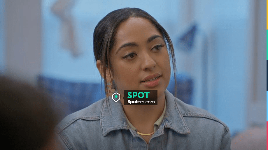 Madewell Flower Pow­er State­ment Ear­rings worn by Bliss Poureetezadi ...