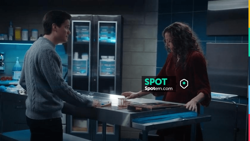 Robe Banana Eepublic Aida Velvet Wrap portée par Karma Poole (Bridget ...