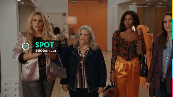 Cinq à Sept Kylie Satin Blazer worn by Summer Dutkowsky (Busy Philipps ...