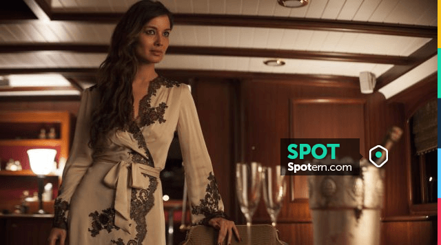 Le champagne Bollinger servi par Severine (Bérénice Marlohe) dans ...