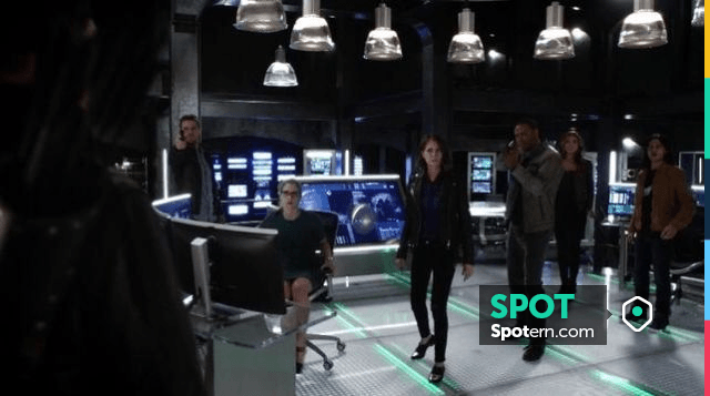 Sneakers / sneakers purple Supra of Cisco Ramon (Carlos Valdes) in The ...