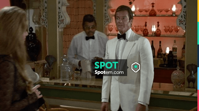 The smoking jacket ivory Douglas Hayward James Bond (Roger Moore) in ...