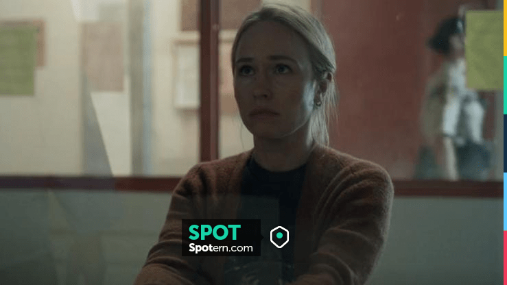 Anine Bing Tiger Tee worn by Sally Reed (Sarah Goldberg) as seen in ...