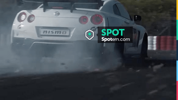 Nissan GT-R Nismo pilotée par Matty Davis (Darren Barnet) dans Gran ...
