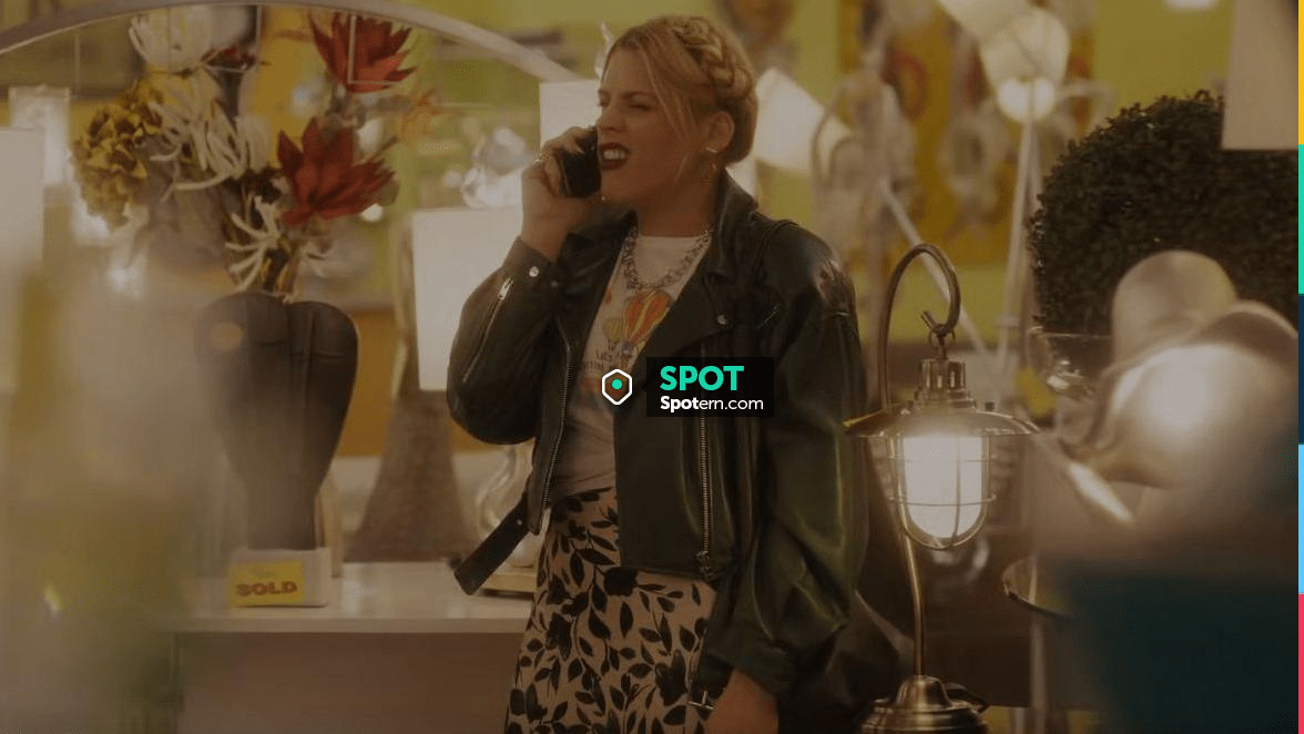 Re Done Carried Away Tee worn by Darby (Busy Philipps) as seen in ...