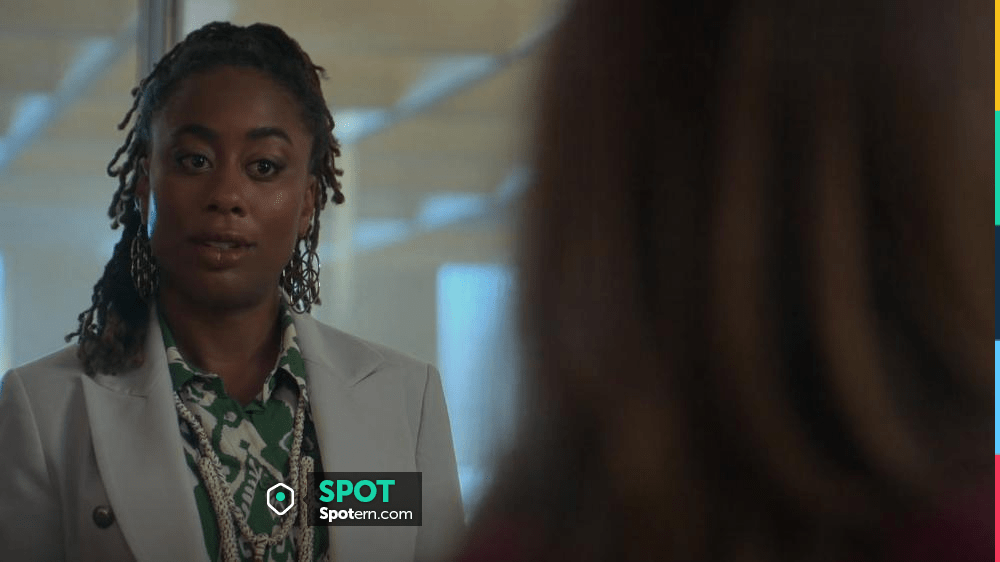 Robe imprimée longue de Zara portée par Malika Williams (Zuri Adele) vue dans Good Trouble ...