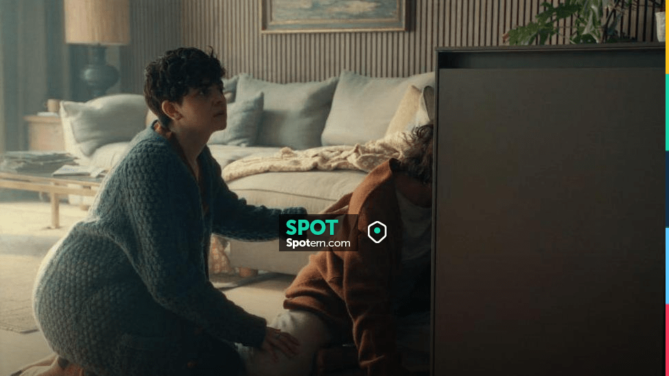 Mes demoiselles Wool cardi­gan worn by Ingrid Farrow (Indira Varma) as ...