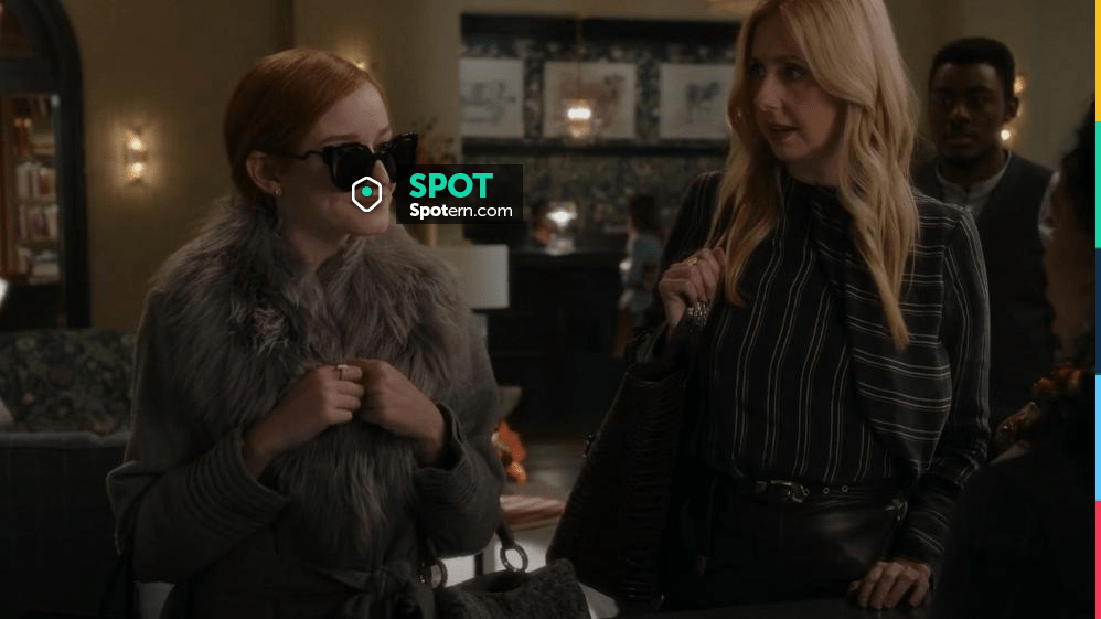 Fendi Style 0137/S worn by Anna Delvey (Julia Garner) as seen in ...