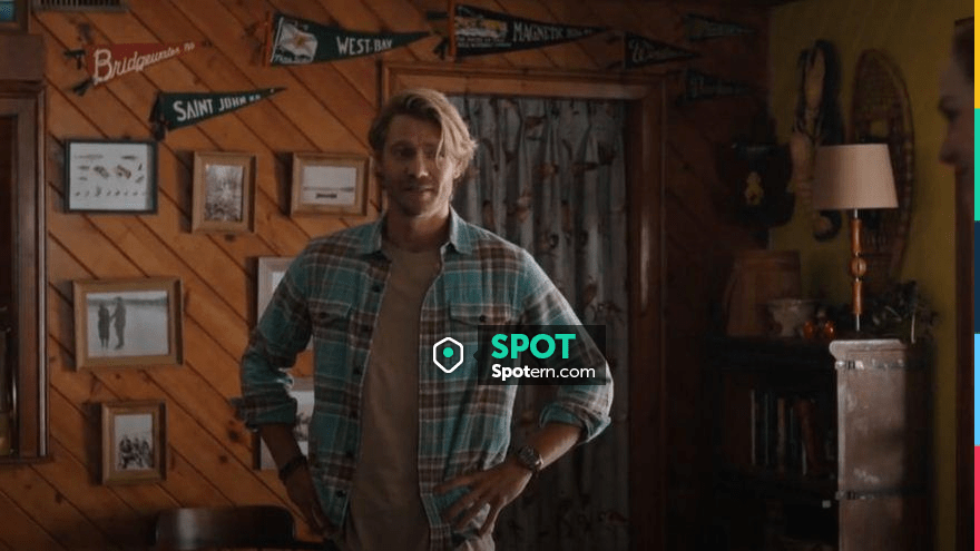 L.l. bean Or­gan­ic Cot­ton Plaid Flan­nel Shirt worn by Cal Jones ...