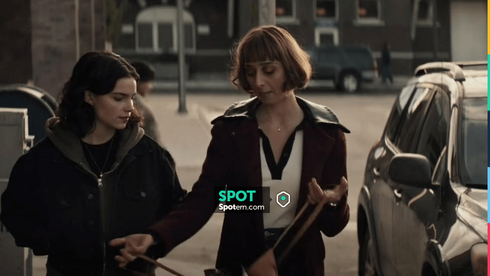 Alice + Olivia Pia Polo côtelé porté par Chrissy Beppo (Sofia Hasmik ...